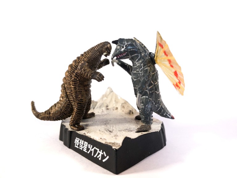 Red King Vs Draco DORAKO diorama - Gashapon Ultraman Bandai HG - Kaiju ...