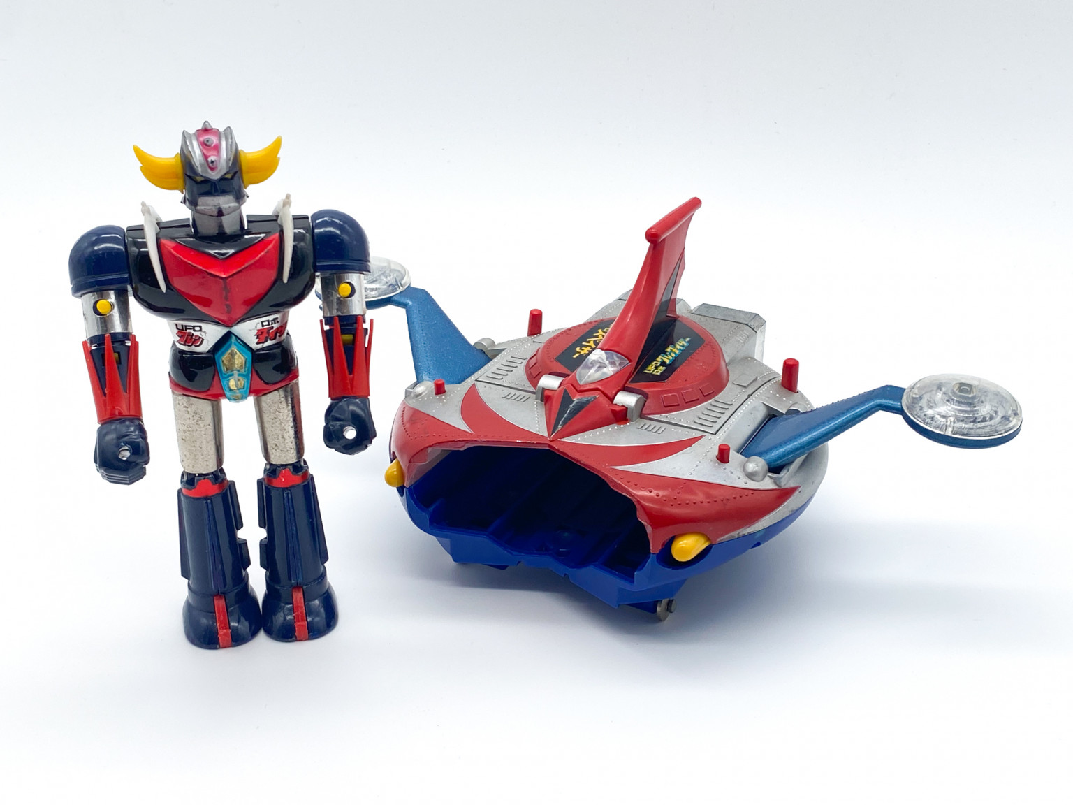 Goldorak et soucoupe GA-37 Japan V2 Popy 78-79 - Grendizer UFO Robot ...