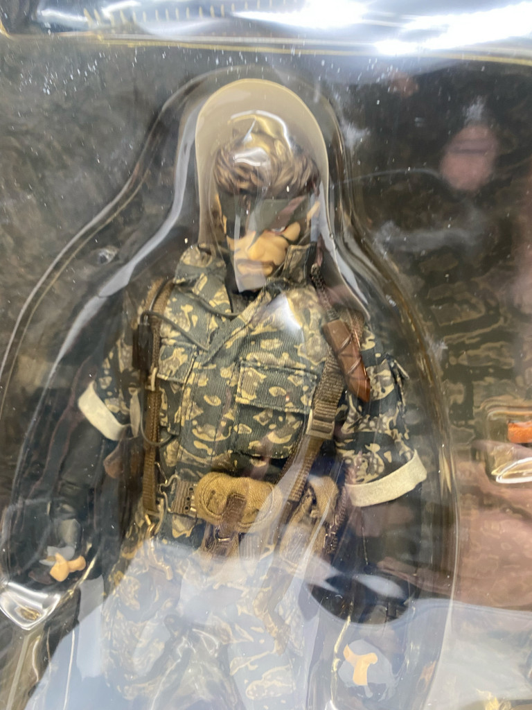 Metal Gear Solid 3 Snake Eater Camouflage Ver. 1:6 Action Figure RAH ...