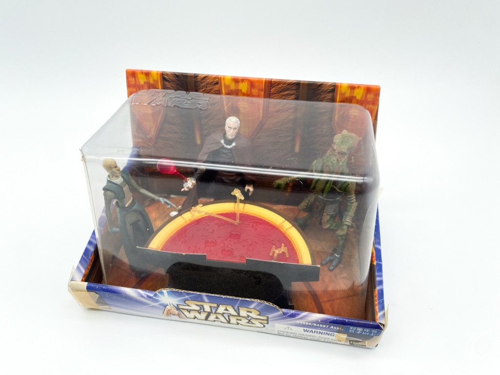 Star Wars AOTC Geonosian War Chamber Poggle the Lesser, Count Dooku SAN ...