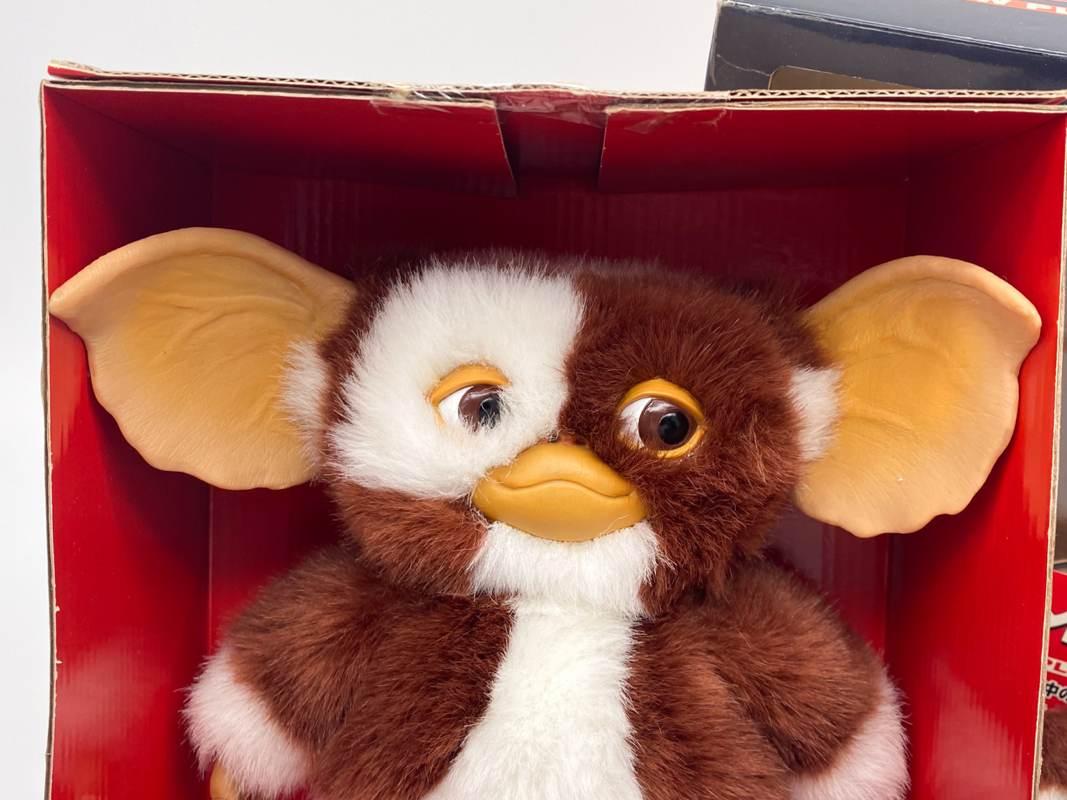 GIZMO with fluff balls GREMLINS 2 - Jun planning 1999 - MIB - Fabuleuse Caverne