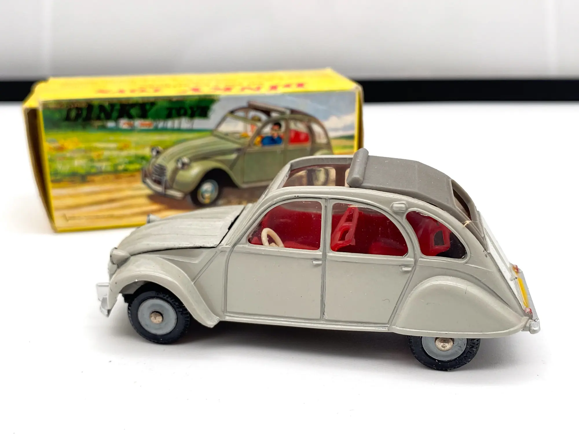 Dinky Toys Citroën 2CV réf. 500 – Meccano France - Fabuleuse Caverne
