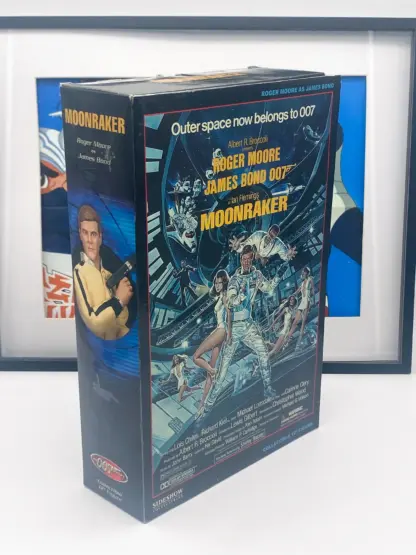 Figurine James Bond 007 (Roger Moore) MOONRAKER - Fabuleuse Caverne